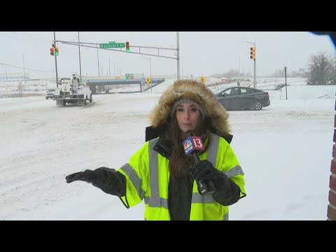 Thursday 11:45 a.m. winter storm update Lindsey Monroe near Methodist Hospital