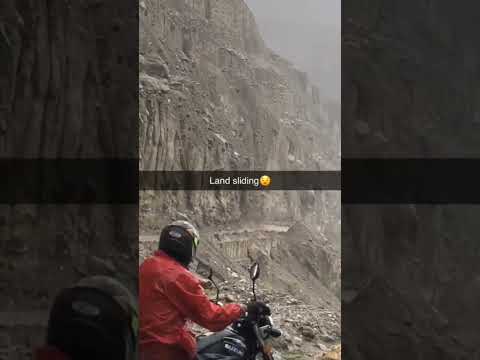 Land sliding 😯😲 | karakoram highway | #landsliding #pakistan