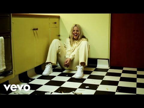 Reneé Rapp - In The Kitchen | Music Video, Song Lyrics and Karaoke