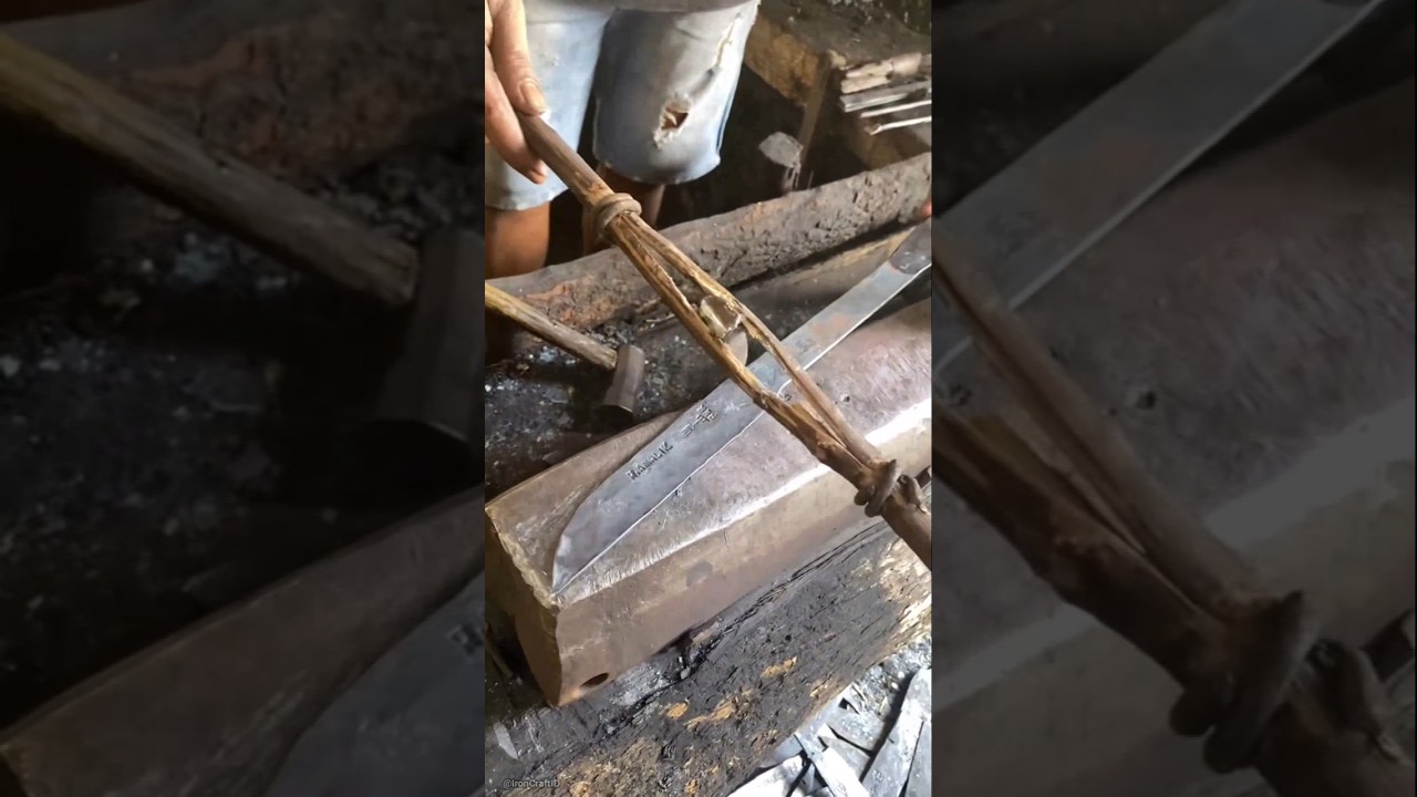Cutting technique that produces a versatile kitchen knife #blacksmith #forging #satisfying #shorts