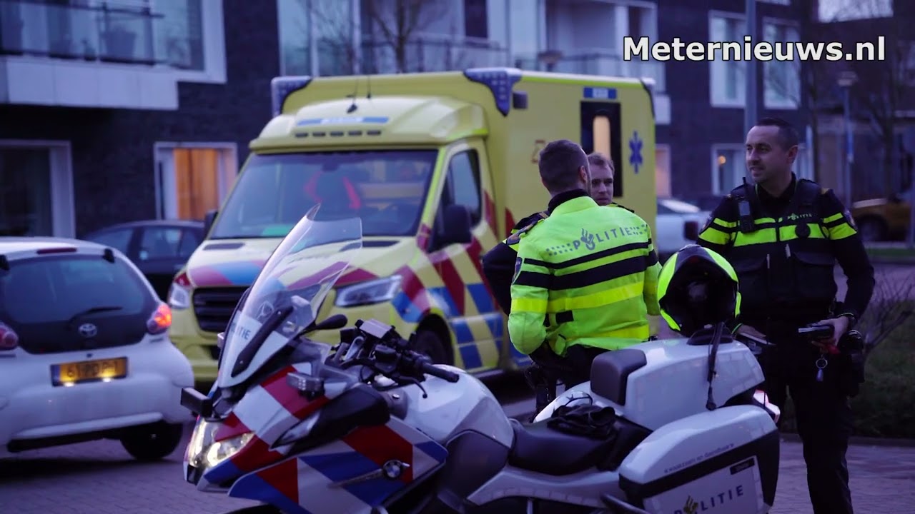 Kind op fiets en automobilist botsen in Appingedam(Video)