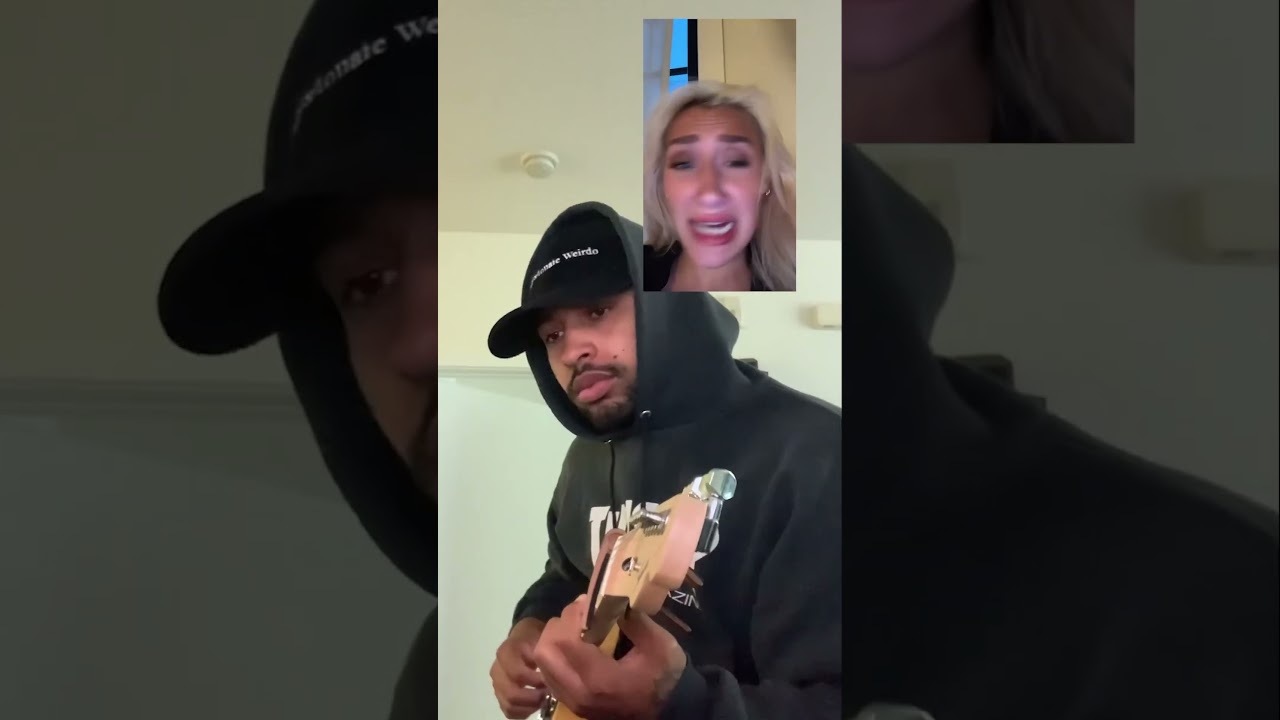 The pain in her scream… #guitar #mathrock #midwestemo