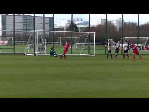 Musialowski Messi like goal for Liverpool U18