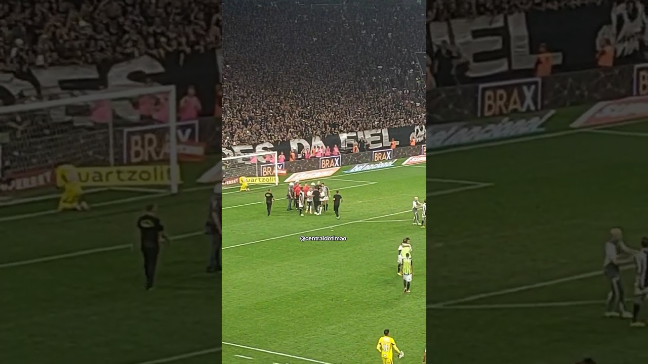Enquadrou! Veja o momento que António Oliveira discute com árbitro em empate do Corinthians