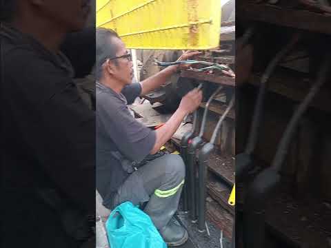 proses konek kabel mesin which jangkar dikapal tongkang repair#shipyard#galangankapal#elektrik#mesin