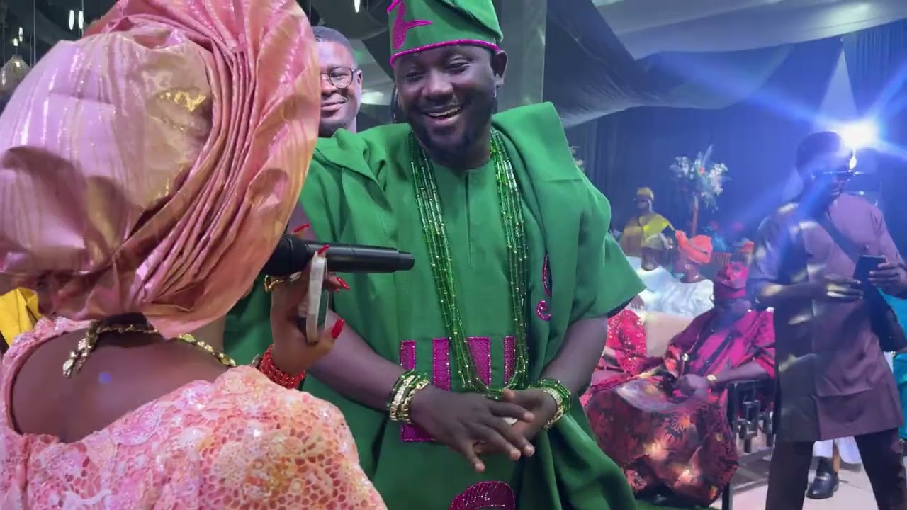 SINGER, SB LIVE TRADITIONAL WEDDING ENGAGEMENT WITH OLUWATOMISIN IN BEAUTIFUL COLOURS 