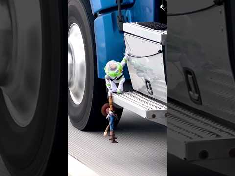 Toy Story WOODY e BUZZ LIGHTYEAR Fugindo do Andy 😂 #toystory #shorts