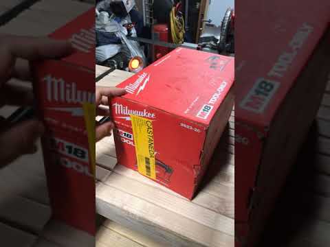 Unboxing 2623-20 Milwaukee planer