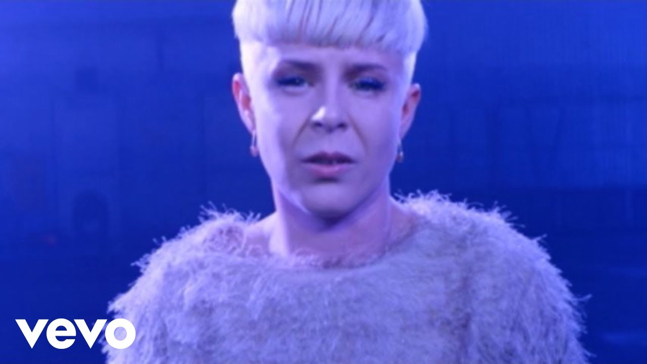 Robyn - Call Your Girlfriend