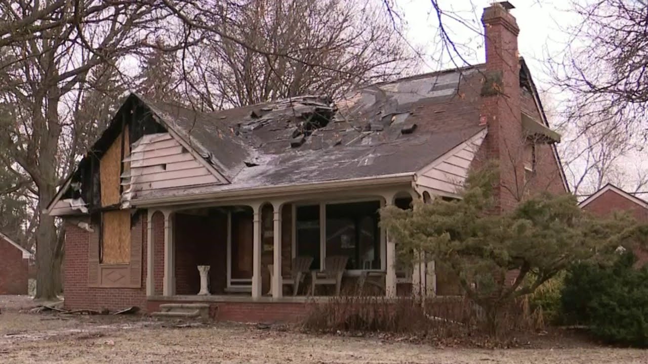Family of 8 loses everything in house fire