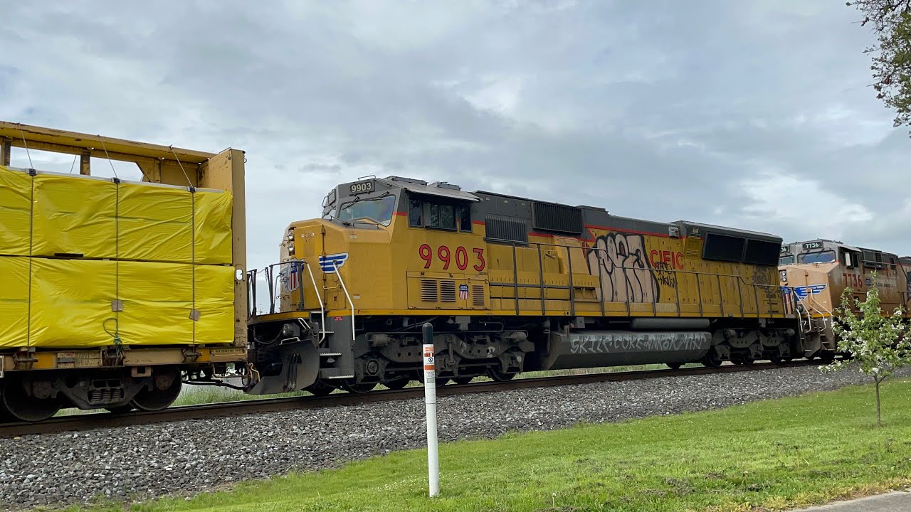 UP manifest northbound with SD59MX