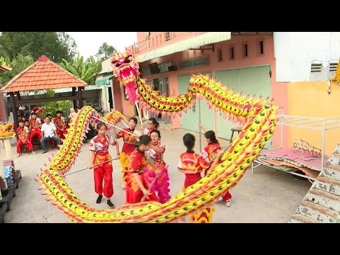 Female dragon dancers scale up ambitions in Vietnam | AFP