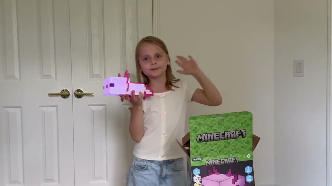 Unboxing Minecraft Axolotl Light
