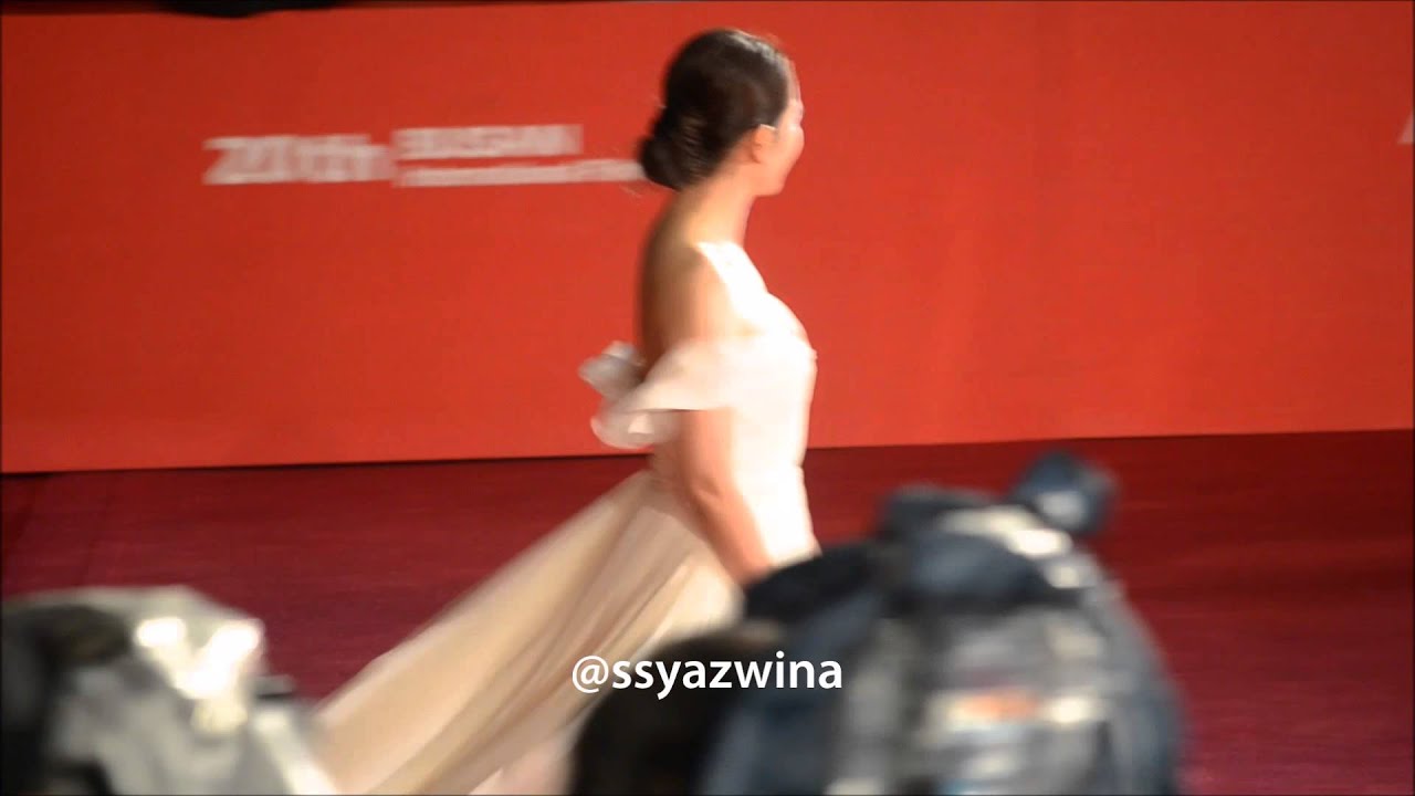 BIFF Red Carpet  Son Ye Jin