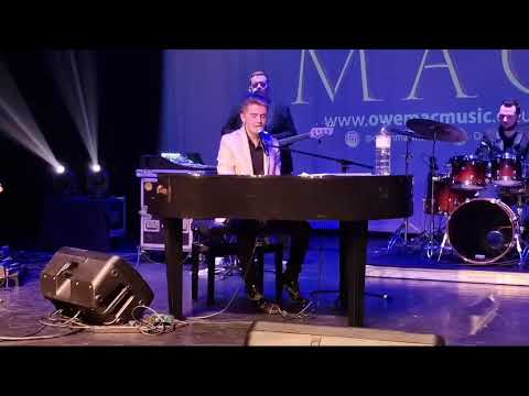 Owen Mac- Wake Up Dancing (Live Piano Acoustic)
