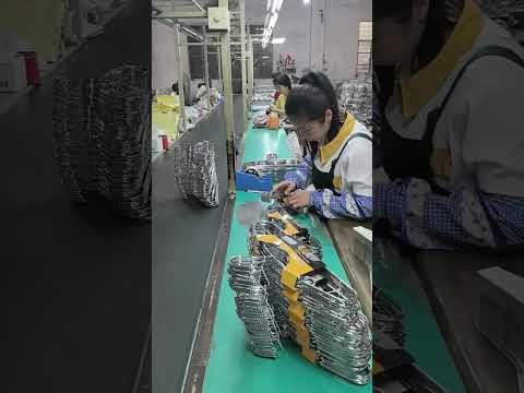 Metal coat hanger packing process by manufacturer 2025 China#factory #coathanger #packing #household