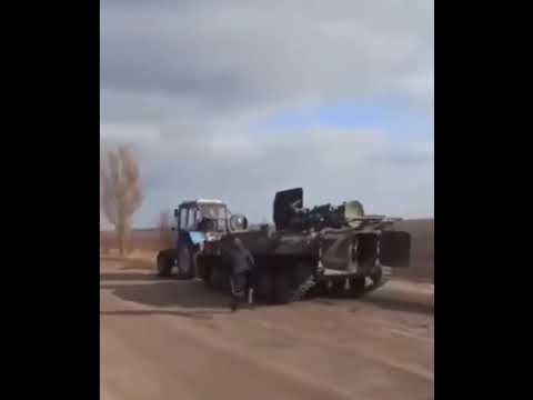 Ukrainian gypsies quickly steal Russian tank IFV 😅 - Ukraine 🇺🇦