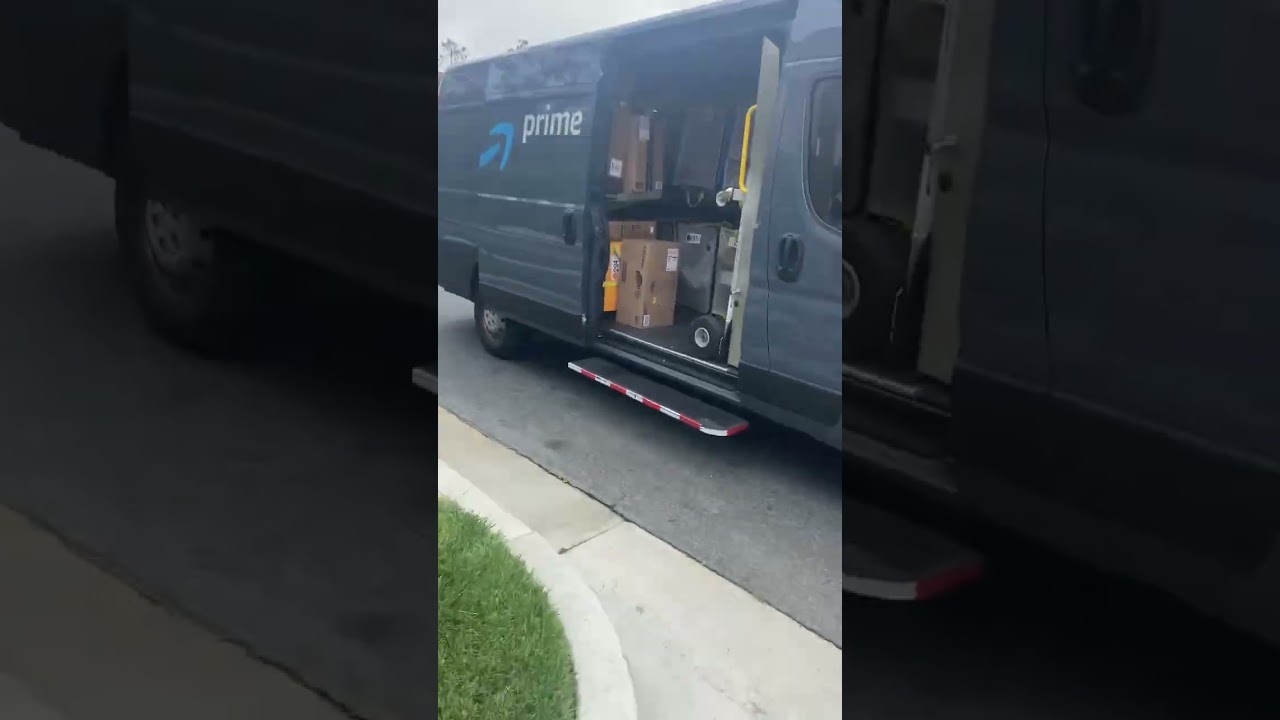 The fastest amazon delivery driver is back!  #amazondeliverydriver