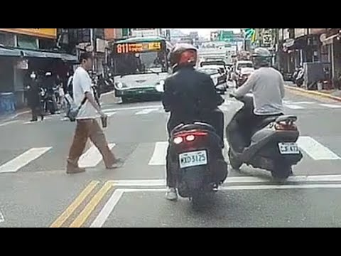 很會挑時間闖喔！（檢舉三張成功） | WoWtchout - 地圖型行車影像分享平台