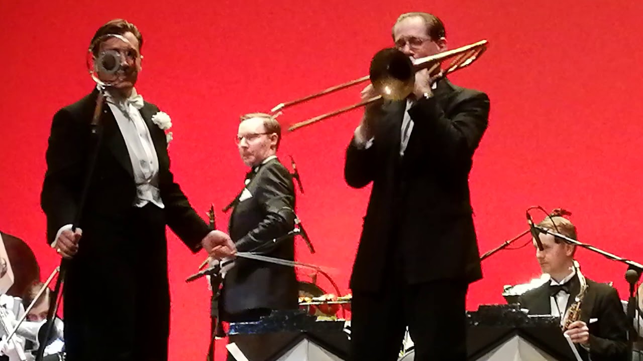 Alex Mendham And His Orchestra feat. The Dunlop Sisters - Happy Feet @ Summer Jamboree 2019 (Italy)