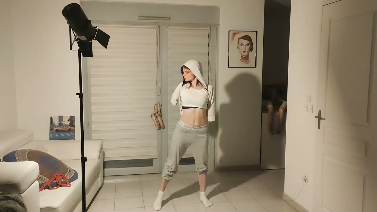DAE amputee Ursula dancing