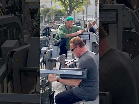 Shoulders with Arnold Schwarzenegger .