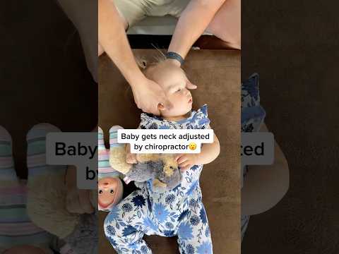 Baby Gets Neck Adjusted By Chiropractor 😲 #chiropractor #adjustment #satisfying