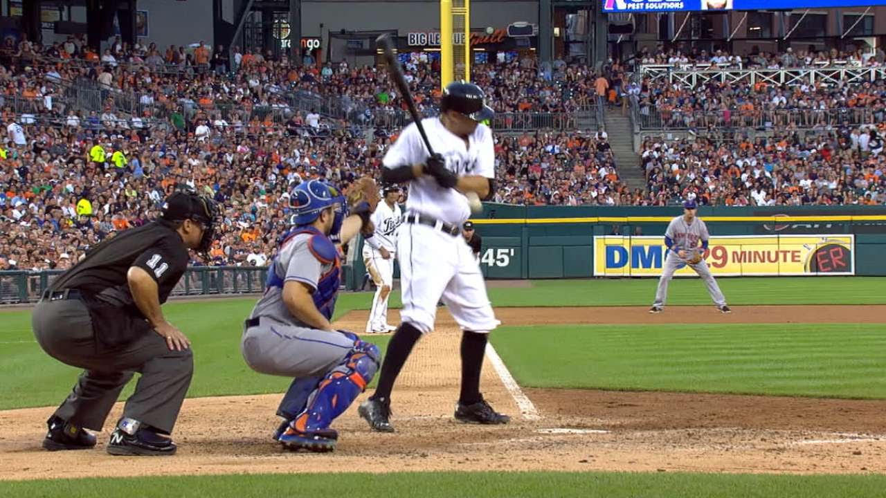 NYM@DET: Castellanos exits game broken bone in hand