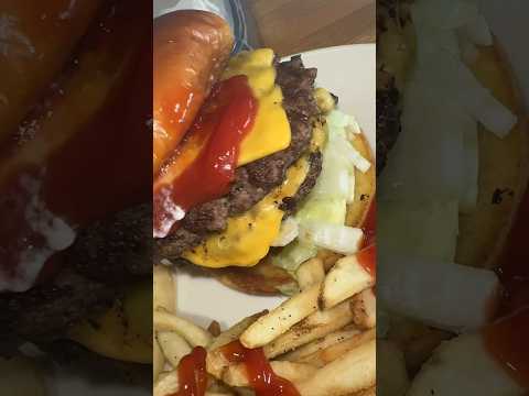 Neighborhood Burger 😋10/10 #applebees #review #foodie #double #burger #garlicmayonnaise #delicious