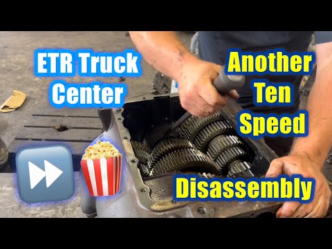 10 speed transmission disassembled in 12 mins. Eaton fuller Fro16210c