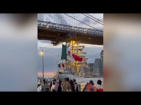 Officials investigate Mexican ship crash at Brooklyn Bridge