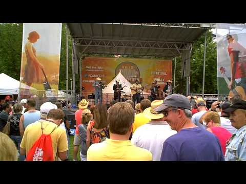 The Cleverlys Sing Gangnam Style at CMA Music Festival