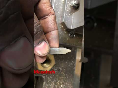 Fabrication d’une vis en acier M40/7mm pas trapézoïdal .longueur filetage 650mm