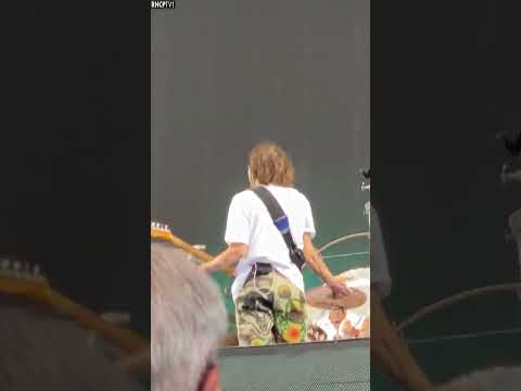 Flea And Chad Started Playing Without John Frusciante, And He Was Like: Guys, I’ll Play Too! #Shorts