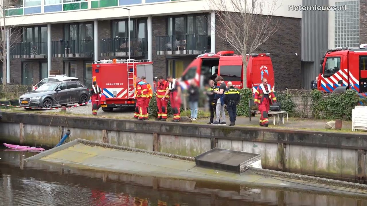 Woonboot gezonken in Groningen(Video)