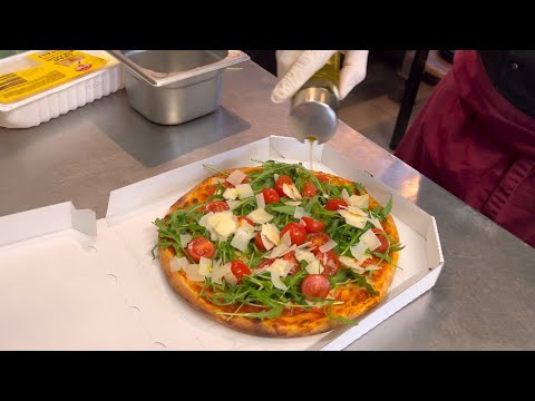 Pizza Tomaten Mozzarella, Rucola