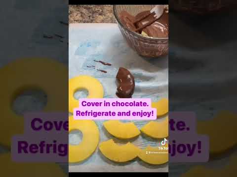 Best hacks for a cheaper and tastier edible arrangement w/ chocolate covered fruit