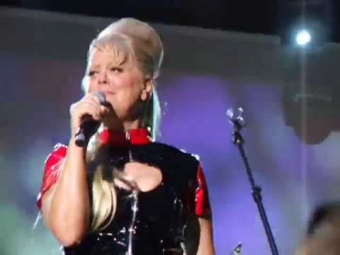 B-52s Enmore Theatre Sydney 26.11.09 - Cindy Wilson Singing