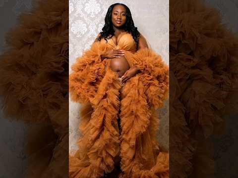 Pregnancy photoshoot oufit and posing ideas