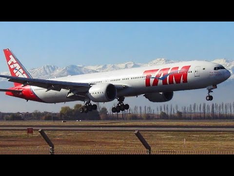 LATAM Brasil (TAM) Boeing 777-32W(ER) (PT-MUB) landing at Santiago International Airport (SCL/SCEL)