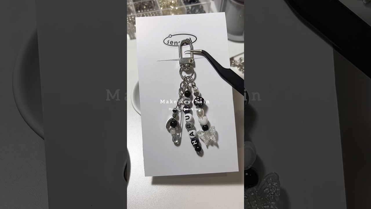 make beaded keychain with me 🎐 #beadsjewellery #kpopkeychain #beadsjewelrymaking