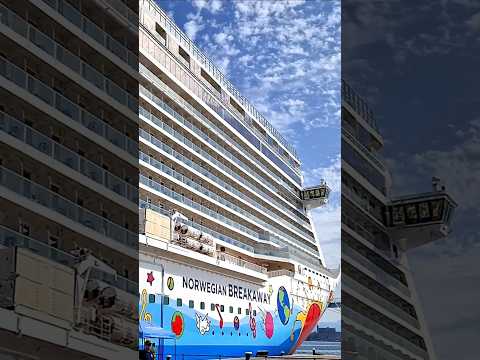 TODAY Only Massive Cruise Ship In #PalmadeMallorca π³οΈ Norwegian Breakaway #cruisetravelvideos