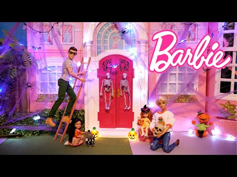 Barbie & Ken Doll Family Getting Ready for Halloween Routine
