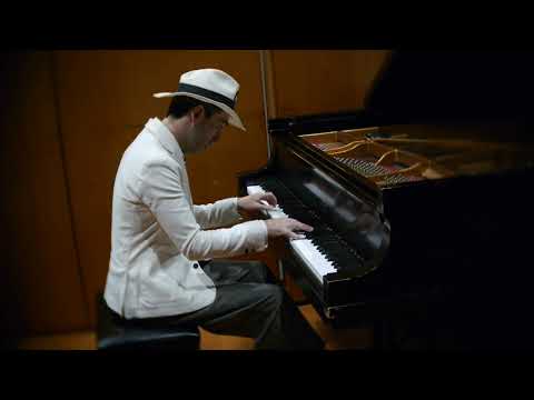 Yoni Levyatov plays Mozart Gigue K.574