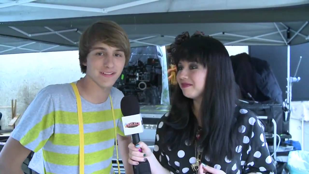 Lucas Cruikshank & Jennette McCurdy on Kissing Scenes