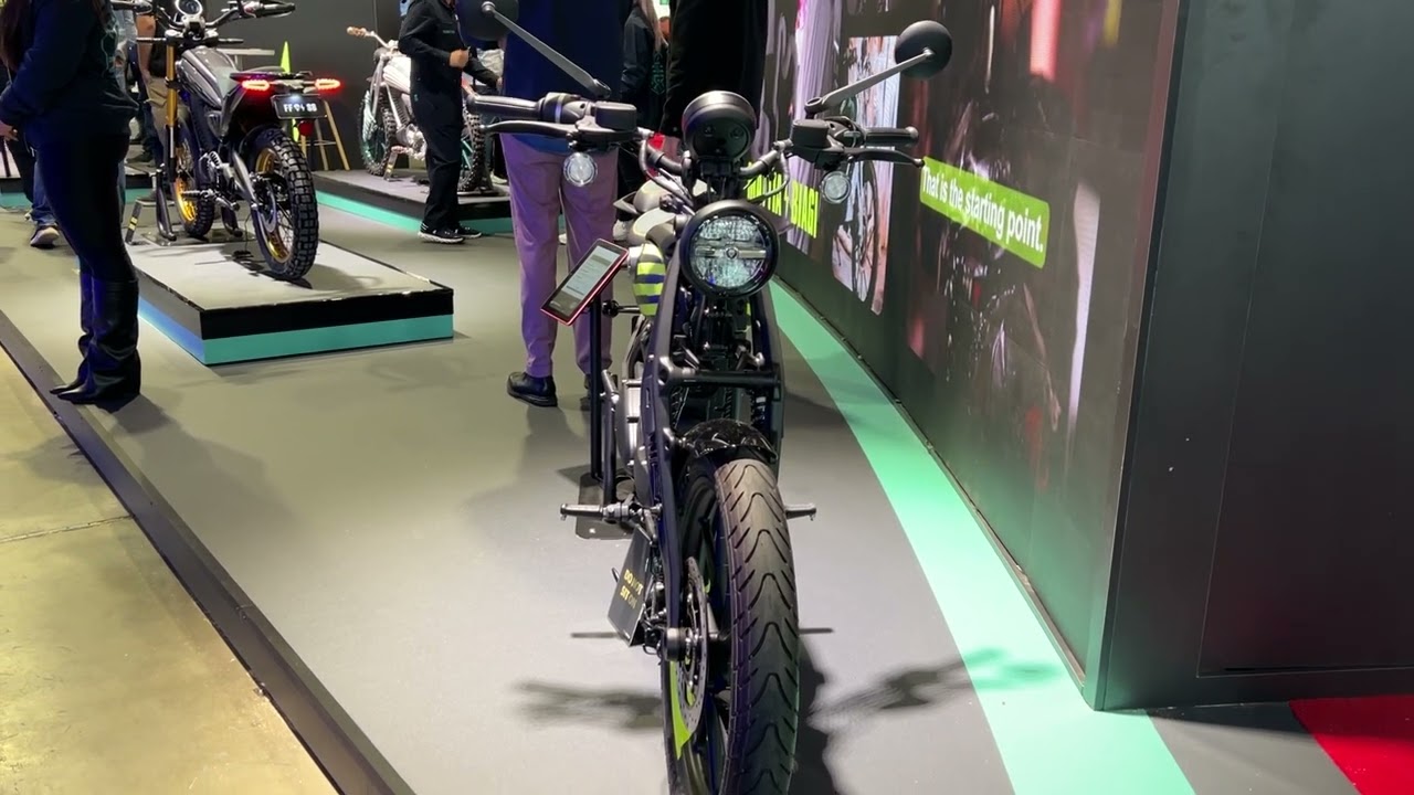 New Royal Enfield Flying Flea C6 & S6 (2026) – The Retro-Electric Revolution! | EICMA 2025
