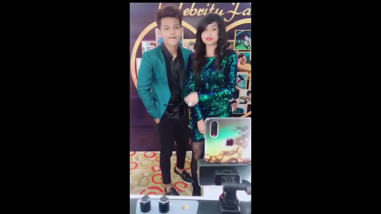 #riyaz#kissscene#viralvideo riyaz ka sath larkia kiss kr rahi hai full video