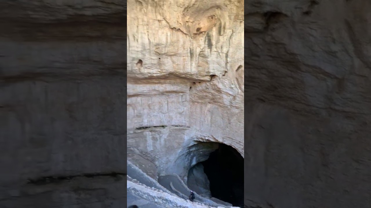 The descent into Carlsbad Cavern