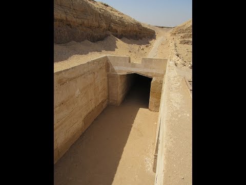 Egypt March 2018: Exploring Dynastic Temple Of Seti 1 And Older Megalithic Osireion At Abydos