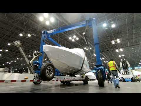 Formula Boats 2022 Models for the NYBS. 400SSC 380SSC Yachts on Canal Street in NYC